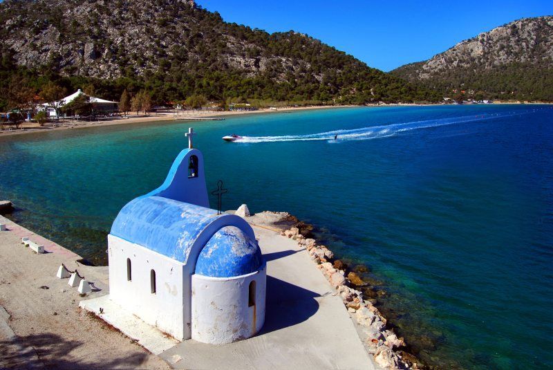 Μονοήμερη εκδρομή στο Λουτράκι και στην μαγική Λίμνη Βουλιαγμένης